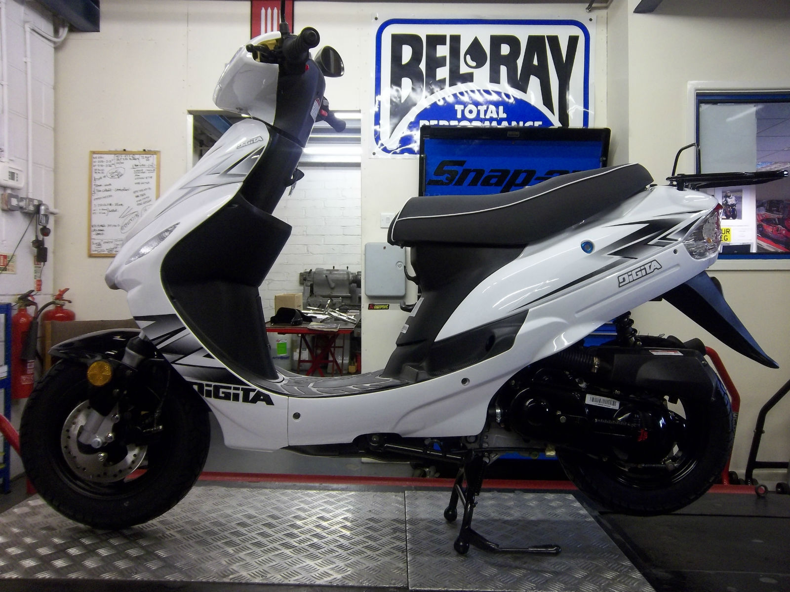 AJS DIGITA 50 cc MOPED SCOOTER COMMUTER PED BIKE PEUGEOT V CLIC 50 ENGINE