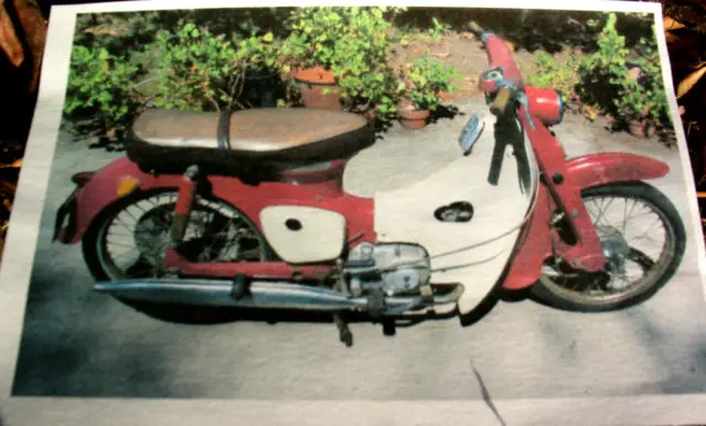 1962 CA100 Honda Super Cub CA 100 "Plum" Rare Color Early Model "Pope Nose"