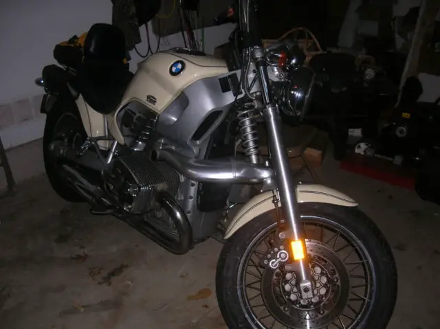 1998 BMW R1200C (Cream color)