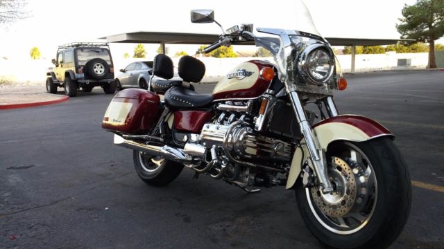 1998 HONDA VALKYRIE GL1500 TOURER WITH REVERSE!!!!!