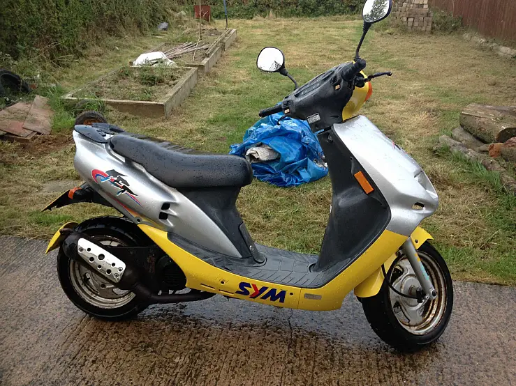 2000 SYM JET SILVER/YELLOW