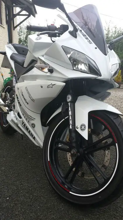 2010 YAMAHA YZF R125 WHITE