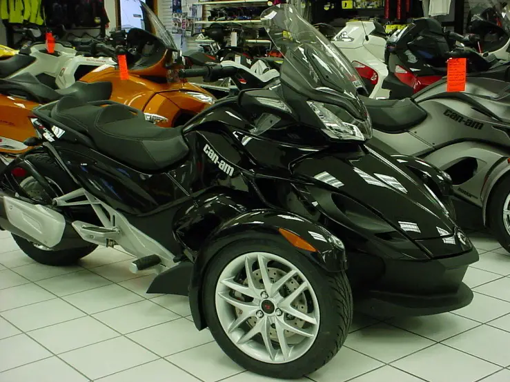 2014 Can-Am Spyder ST SE5 with 4-year factory warranty