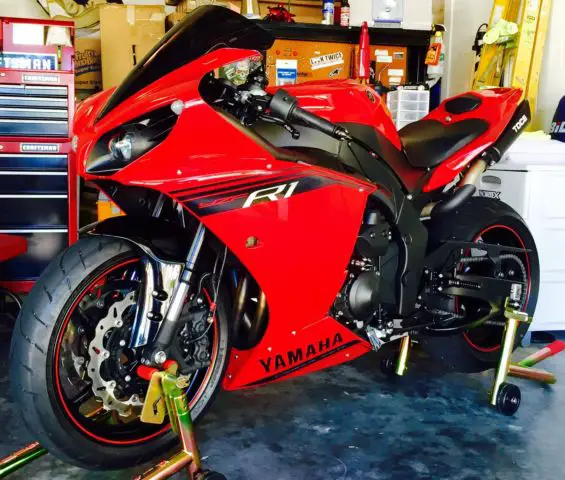 2014 Yamaha R1 Red
