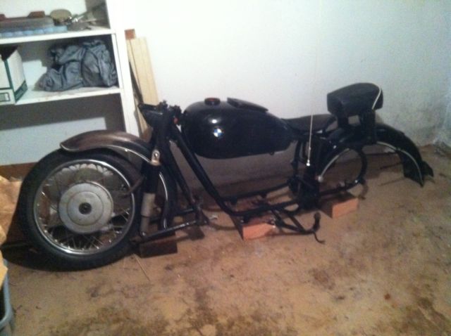BMW R60/2 parts bike: Frame, Earls fork, engine, trans, tank, fenders ...