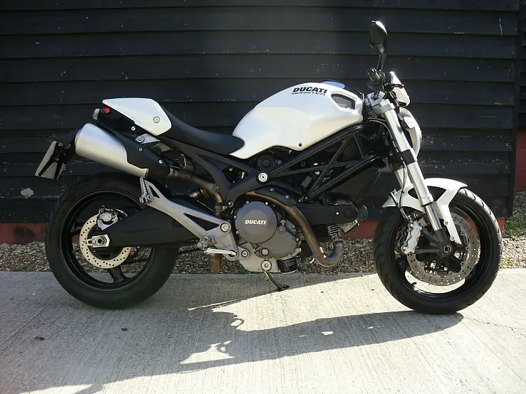 Ducati Monster 696 IN WHITE