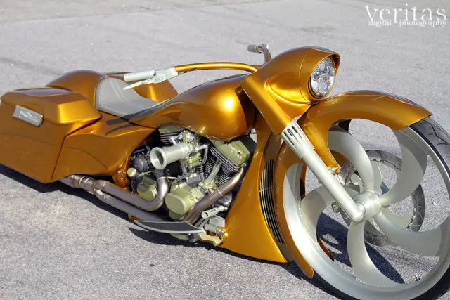 HARLEY DAVIDSON CUSTOM 30 INCH BIG WHEEL BAGGER