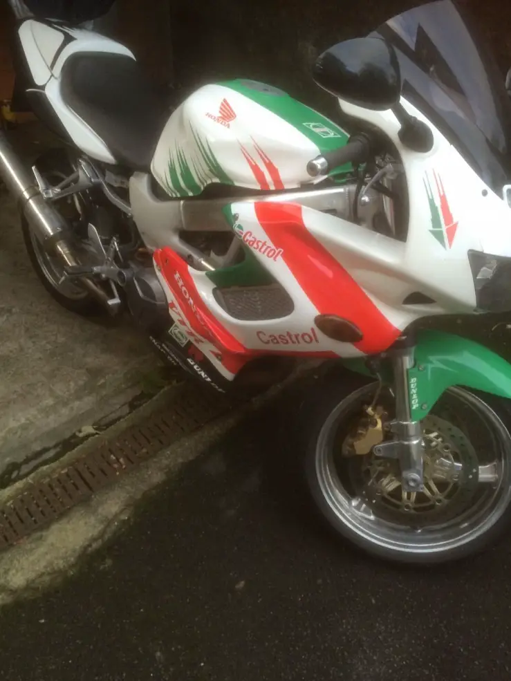 Honda VTR1000F Firestorm castrol racing colours