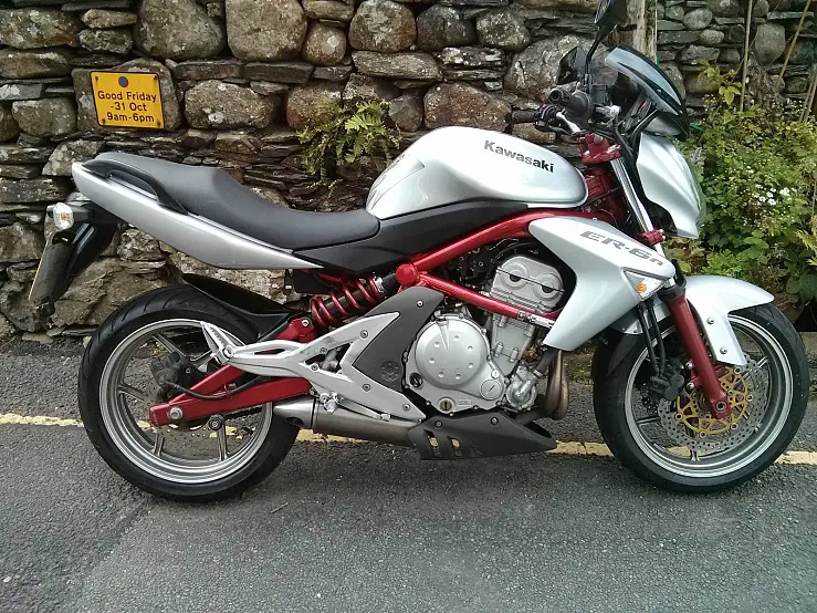 Kawasaki ER6N ER-6N 2006 in SILVER, FSH & MOT - AUTUMN BARGAIN