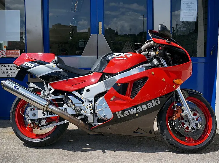 Kawasaki ZX7R ZXR750H1 1989 Red and Black