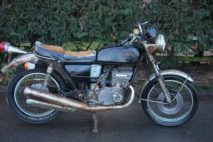 Suzuki GT550 GT 550 M 1974 Winter restoration project BARN FIND