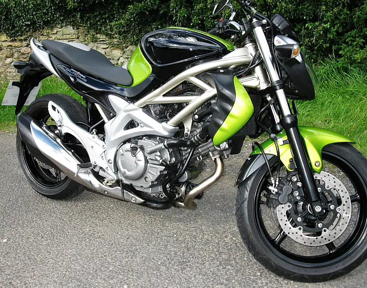 Suzuki SFV 650 K9, Gladius, Green/Black, Very, Very Good Condition