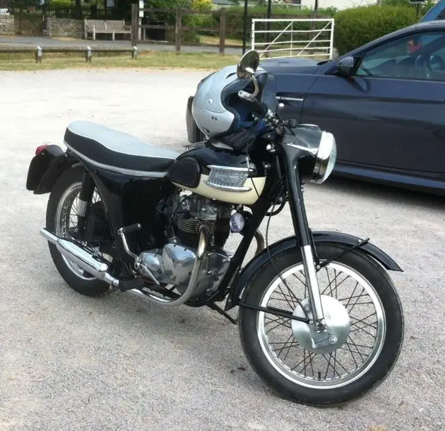 VINTAGE 1960 TRIUMPH T100 A ( 500 cc )