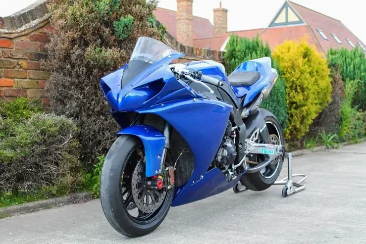 Yamaha YZF-R1 Motorbike Ex BSB 2009 Yamaha R1 track/race bike