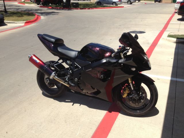 IMMACULATE CUSTOM PAINTED 2005 GSXR-600