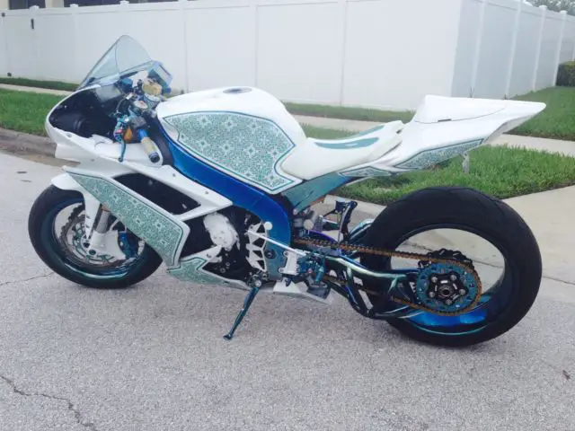 07 CUSTOM Yamaha R1