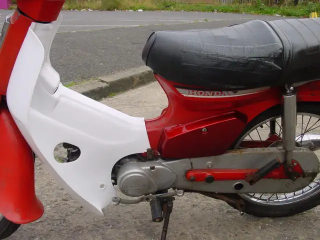 1983 HONDA C90C RED