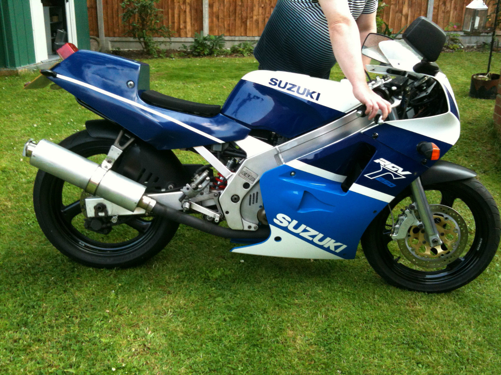1989 SUZUKI BLUE
