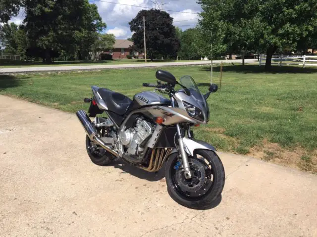 2002 Yamaha FZ1 with Accessories