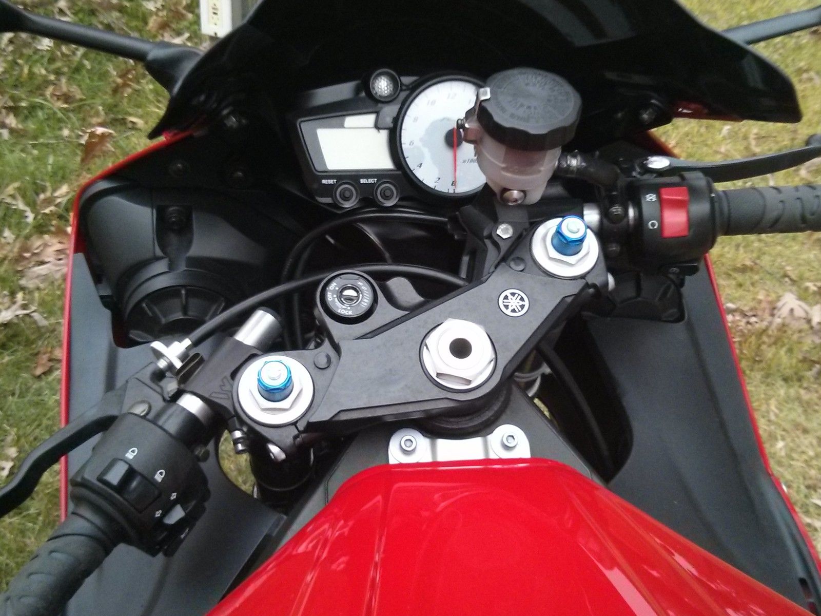 2004 Yamaha yzf-r6s Red, low miles