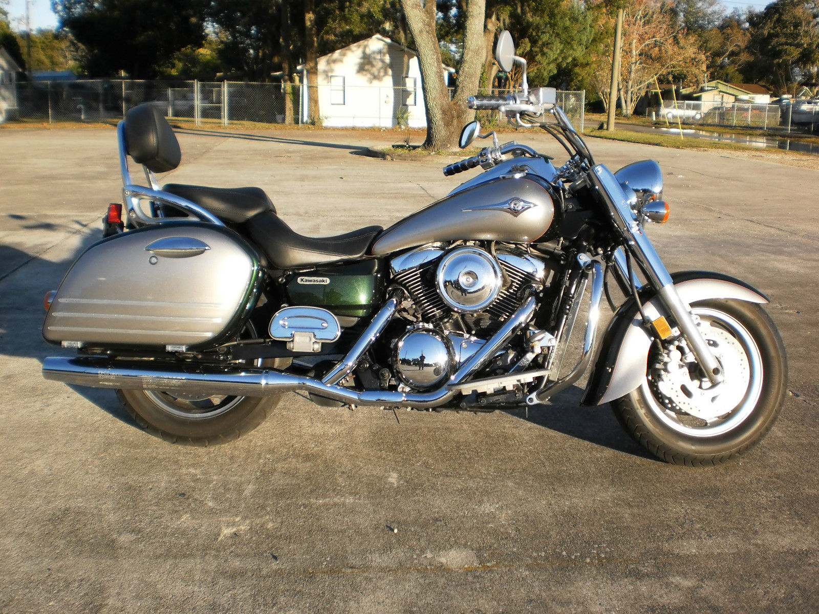 2006 low mileage cruiser, bagger.