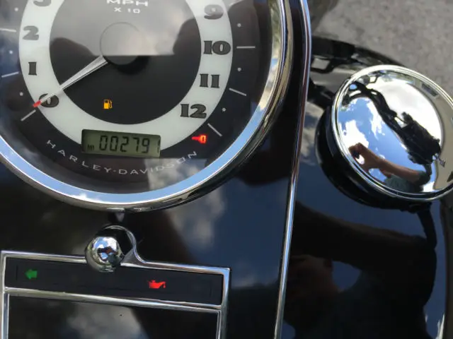 2007 HARLEY DELUXE - CLEAN- LOW MILES- NO RESERVE