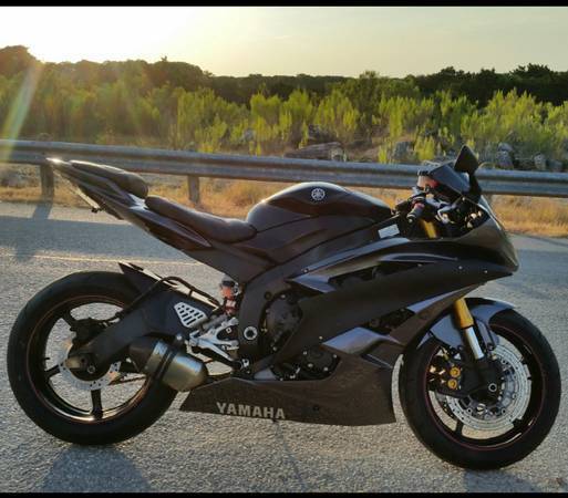 2007 Yamaha R6 great looking bike. With Video!
