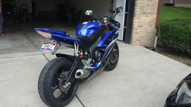 2007 Yamaha R6 LOW Miles.