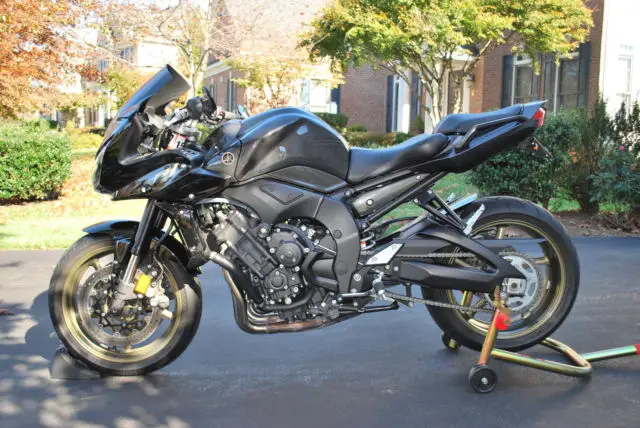 2009 Yamaha FZ1 - Many Upgrades