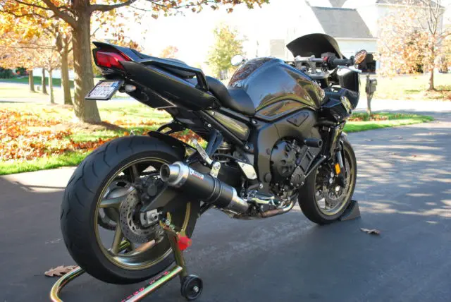 2009 Yamaha FZ1 - Many Upgrades