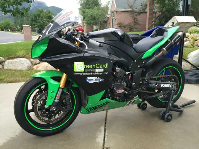 2009 Yamaha R1 Race Bike