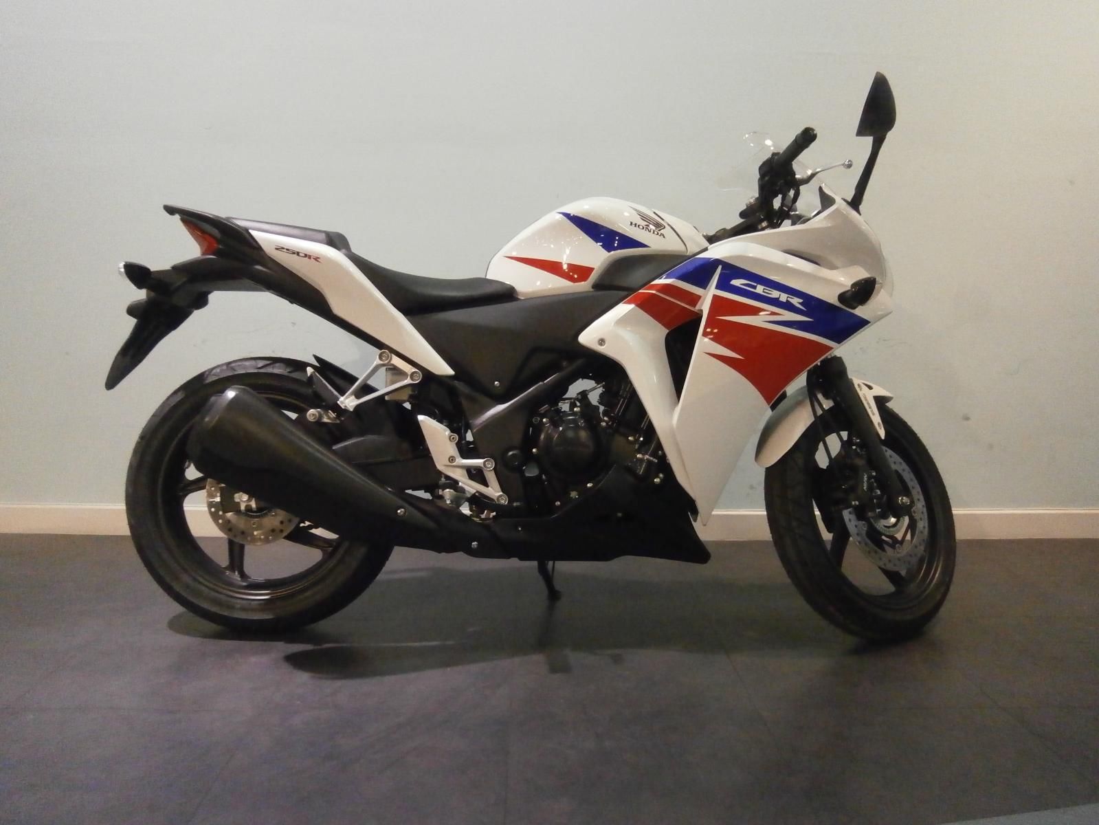 2014 HONDA CBR
