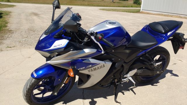 2015 -yamaha yzf r3 - Blue LIKE NEW - not a scratch