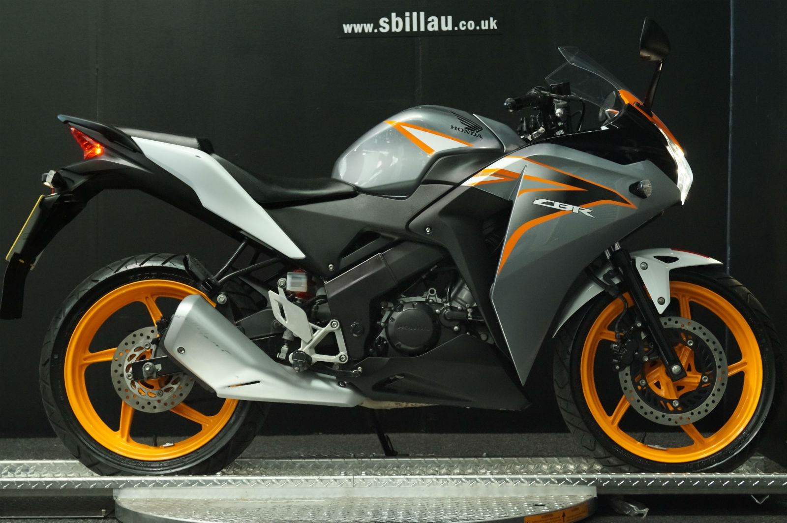 61 HONDA CBR 125 RW-B LEARNER LEGAL 3,900 MILES