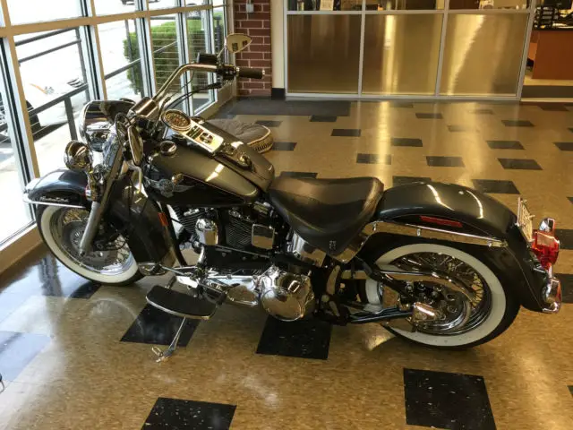 95' HARLEY HERITAGE SOFTAIL NOLSTALGIA ONE OWNER