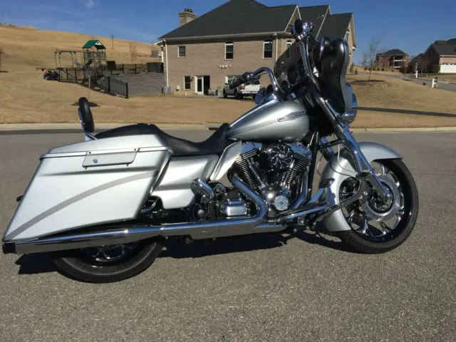 JUST REDUCED!!!Custom Street Glide HD 390 Miles MUST SEE!!