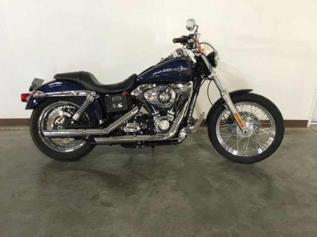 Motorcycle HARLEY DAVIDSON DYNA LOW RIDER