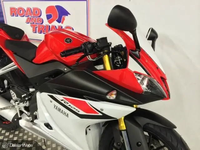 NEW 2015 YAMAHA YZF-R 125 Red ABS Brakes