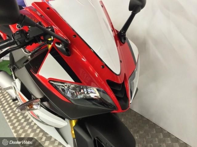 NEW 2015 YAMAHA YZF-R 125 Red ABS Brakes