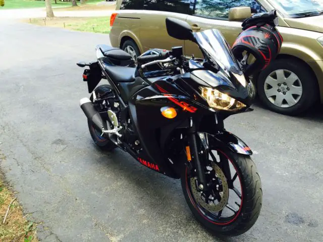 New 2015 Yamaha YZF-R3 Black