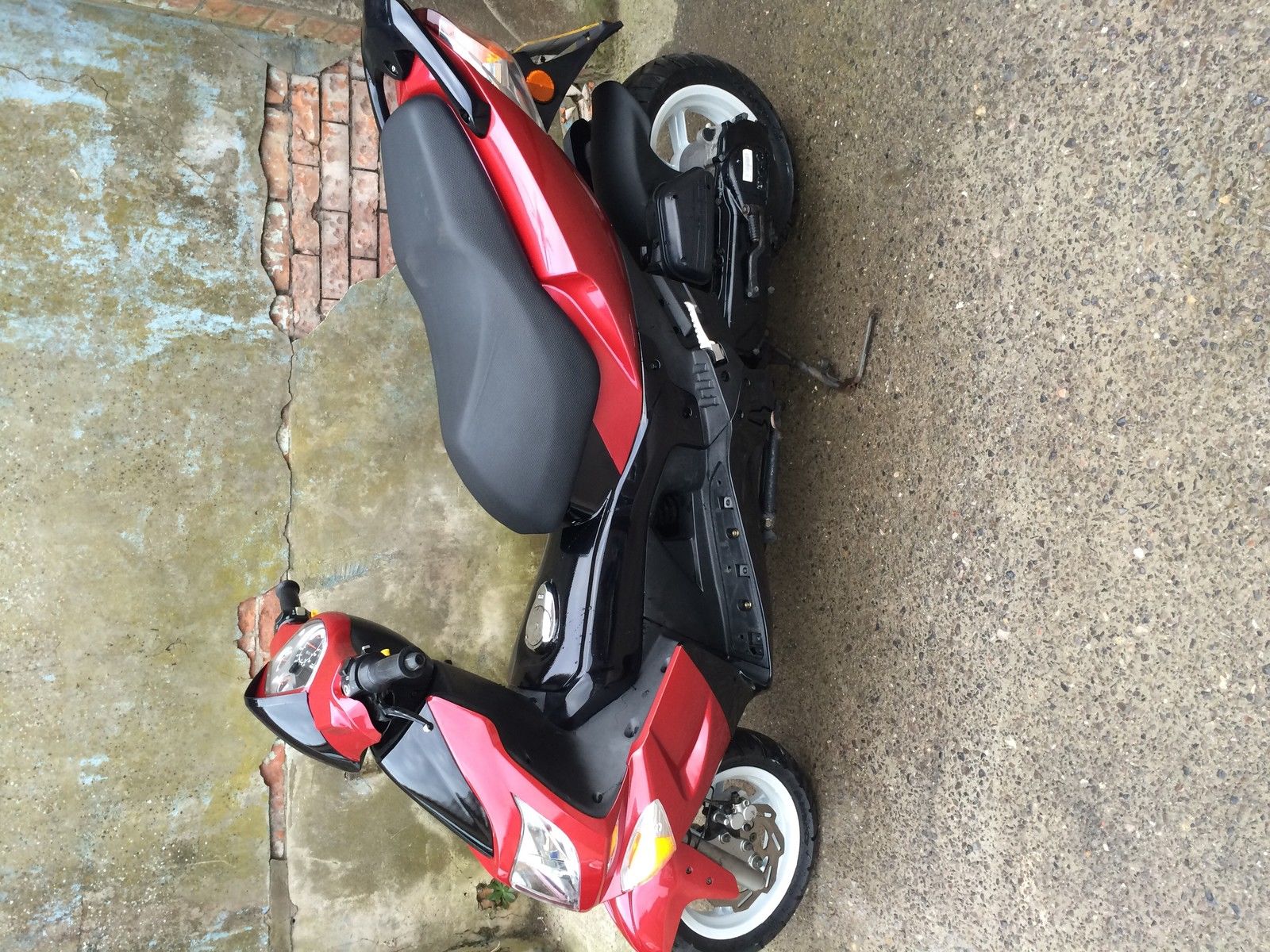 pgo g max 50cc scooter pearl painted paintwork