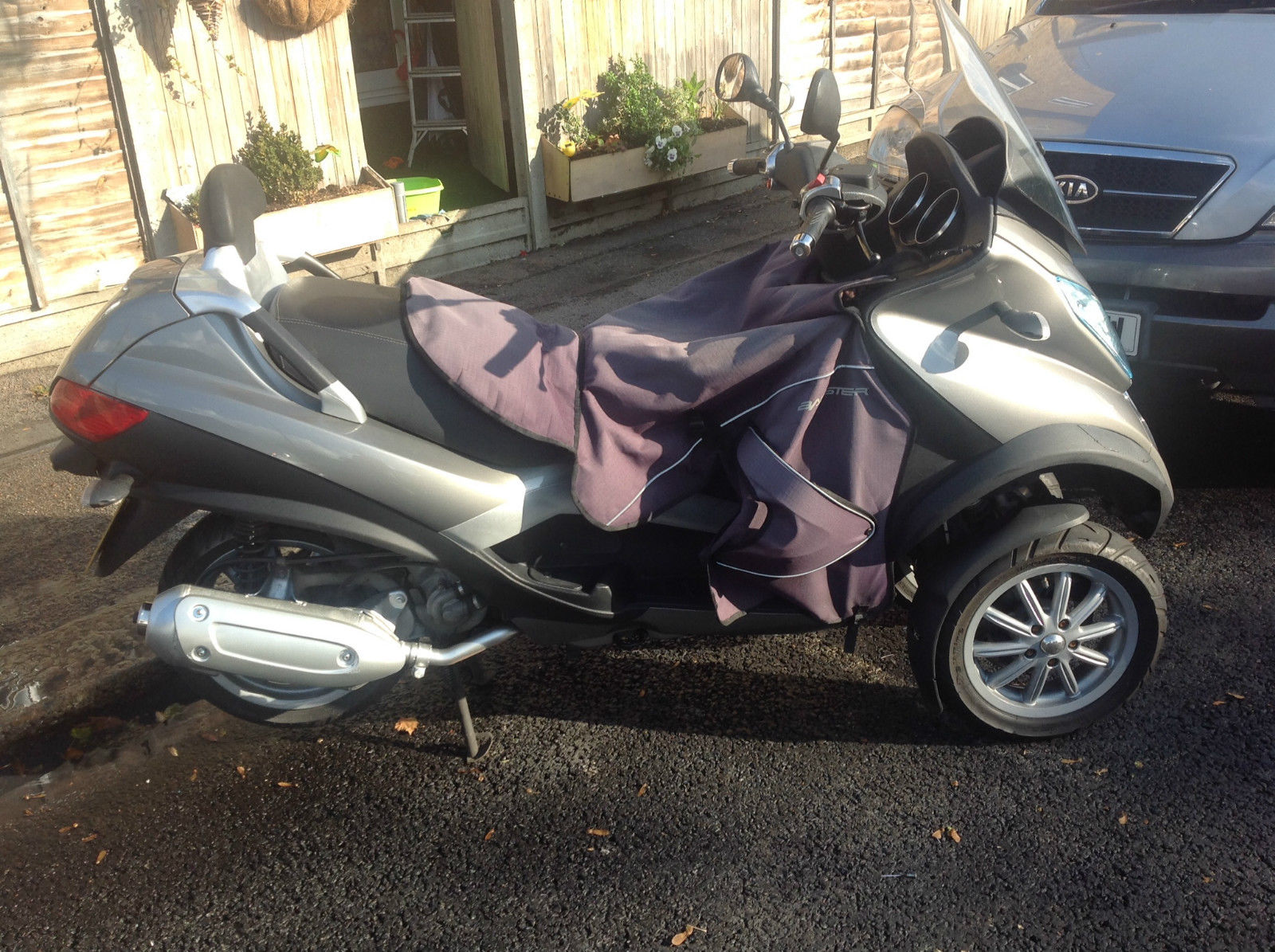 piaggio mp3 300