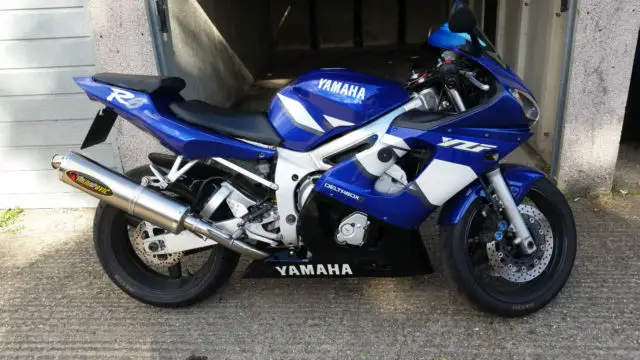 STUNNING 2001 YAMAHA R6
