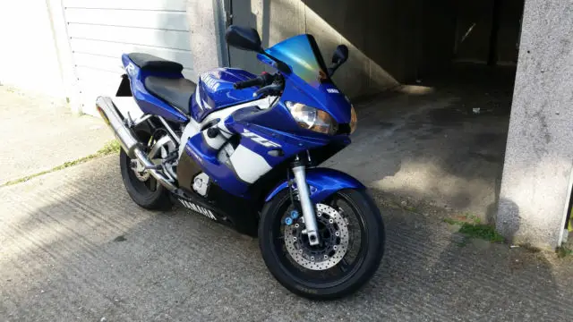 STUNNING 2001 YAMAHA R6