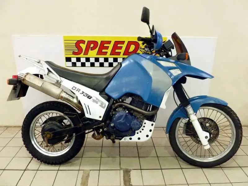 Suzuki DR 750