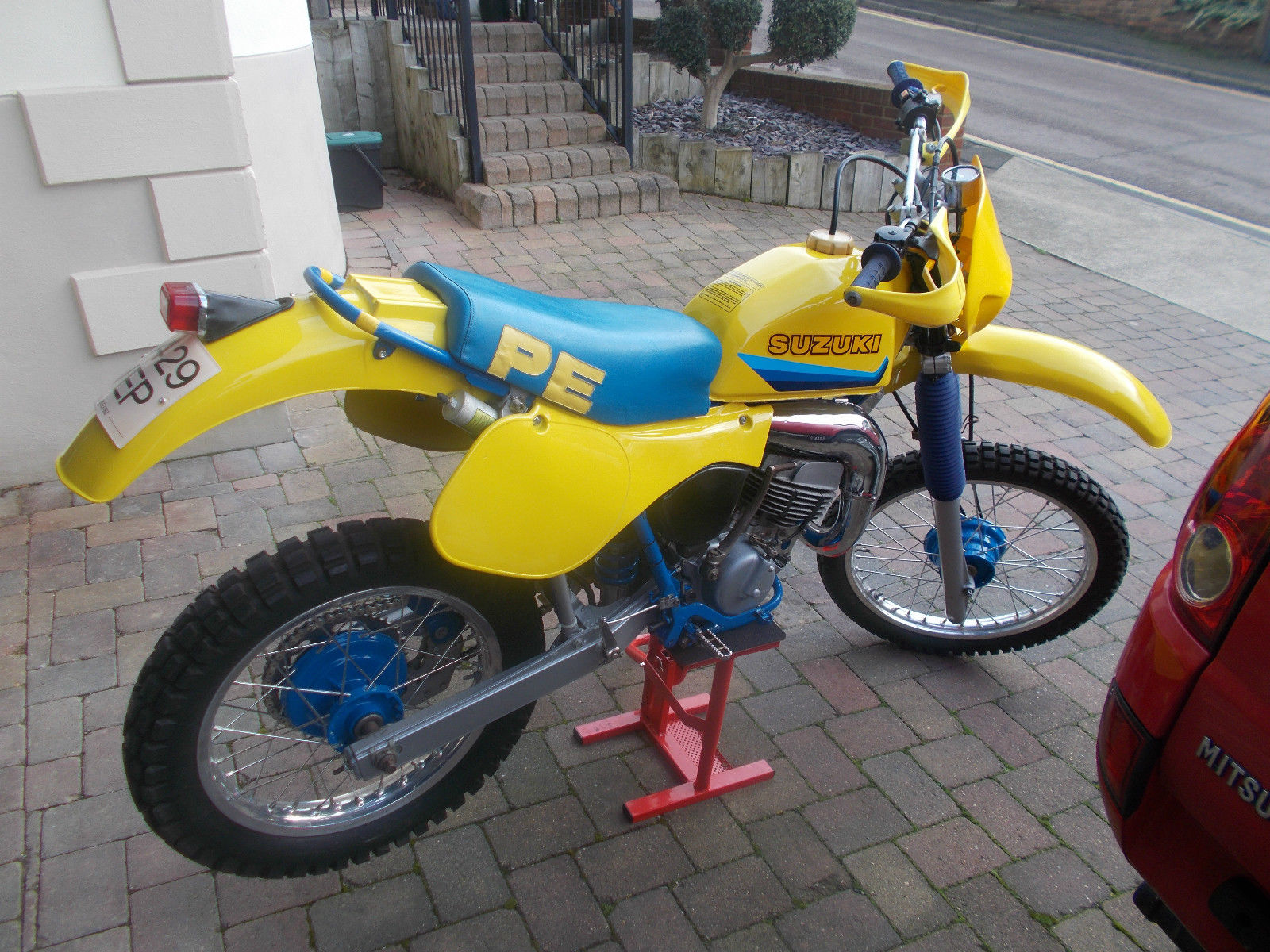 Suzuki PE 175