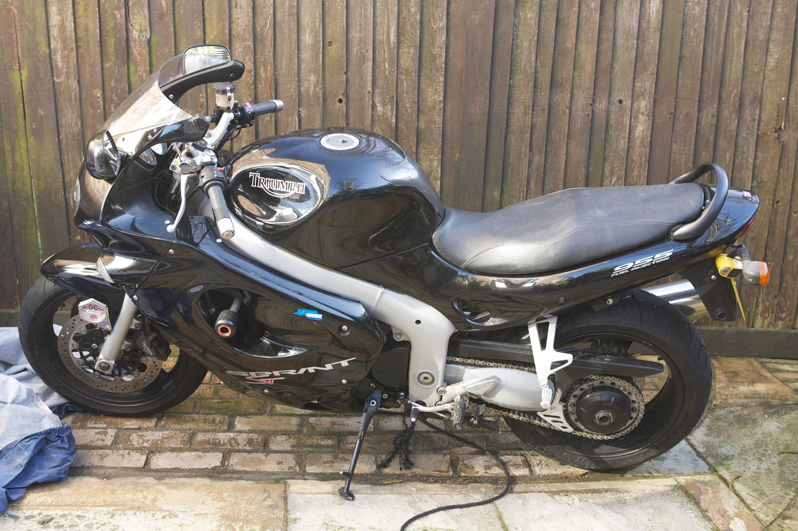 triumph 955i st