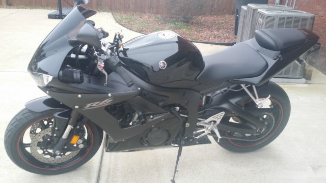 YAHAMA R6 RAVEN EDITION