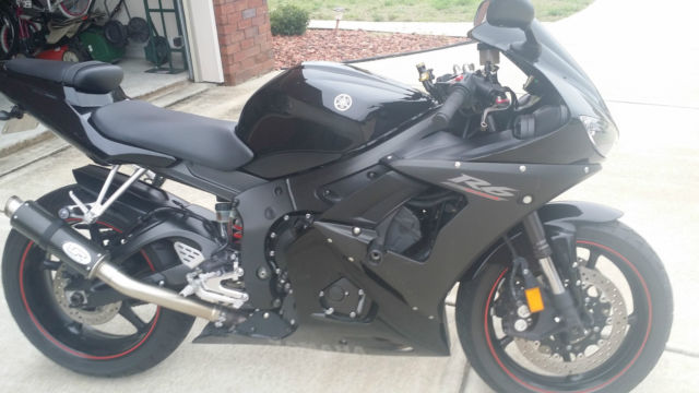 YAHAMA R6 RAVEN EDITION