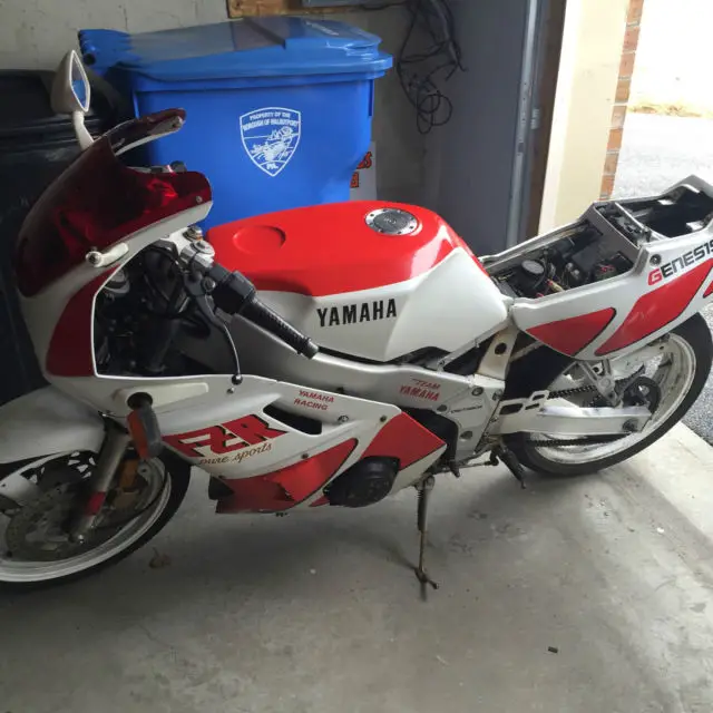 YAMAHA FZR 400